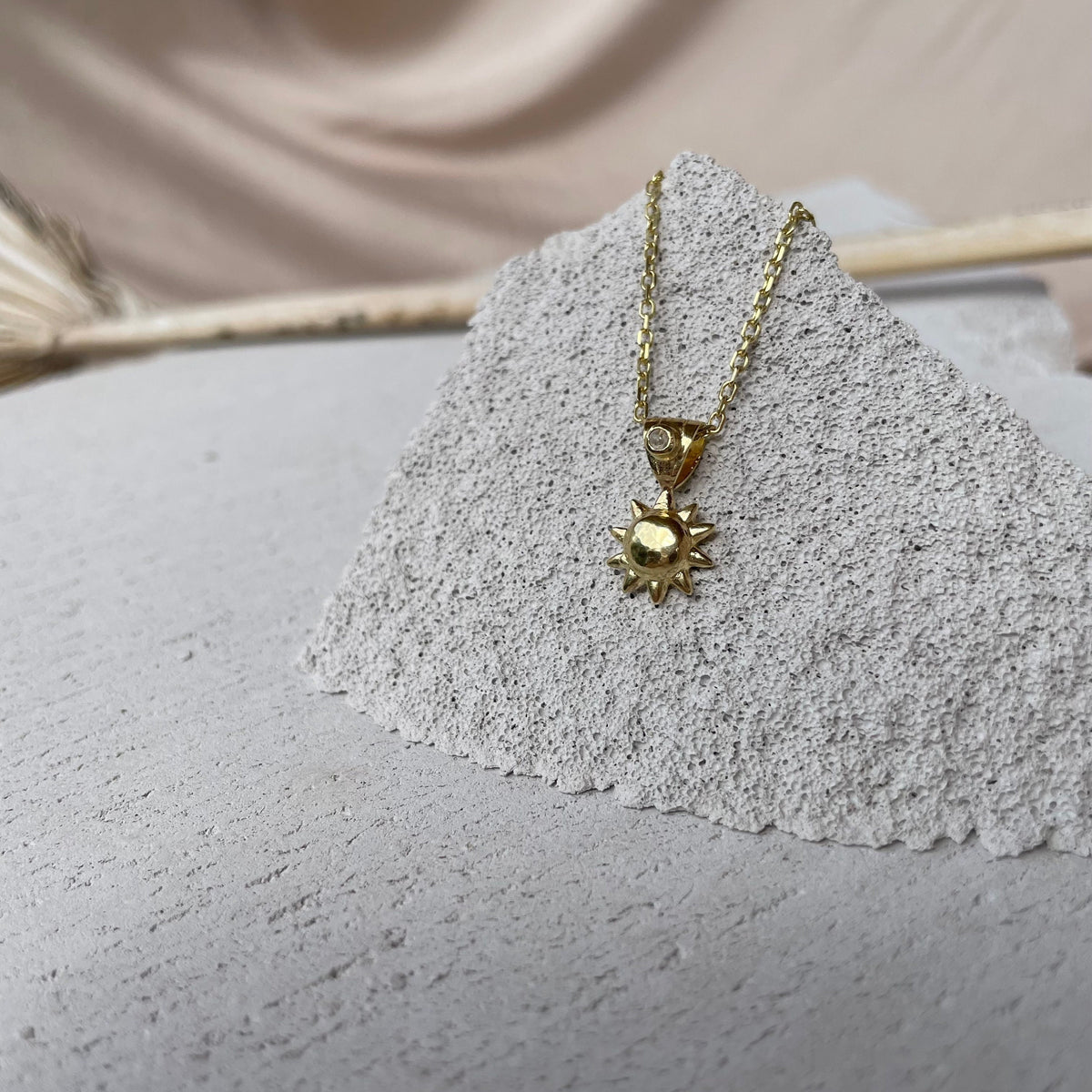 Sol Gold Rainbow Moonstone Necklace – Sunsara Jewellery